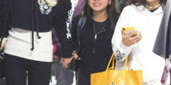 Joy et Jade Hallyday, Nouvel An gâché, coup de pression de Laura Smet