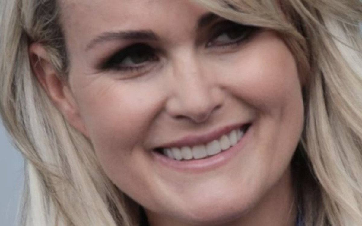 On connaît enfin le lien spécial entre Laeticia Hallyday et Serge Varsano