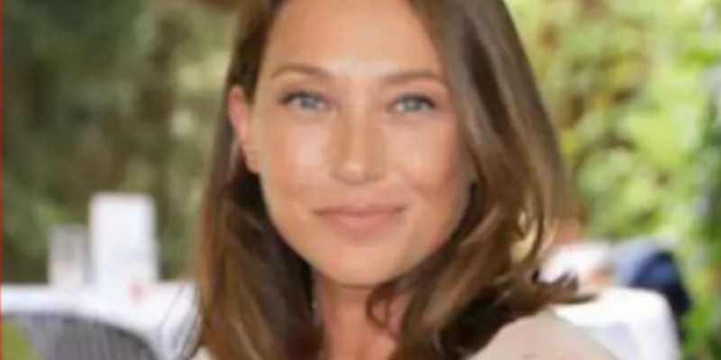 Laura Smet, Johnny Hallyday lui parle de l'au-delà