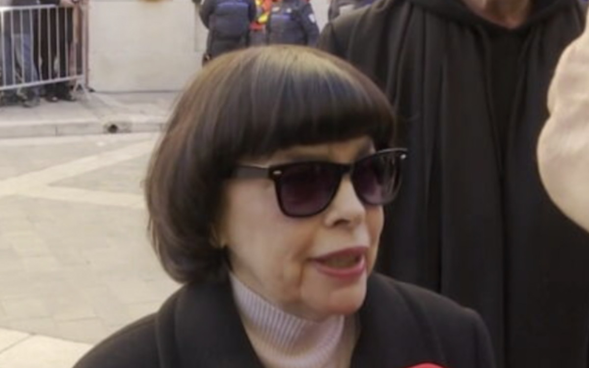 Mireille Mathieu en pleurs à Saint-Tropez pour dire adieu à Brigitte Bardot