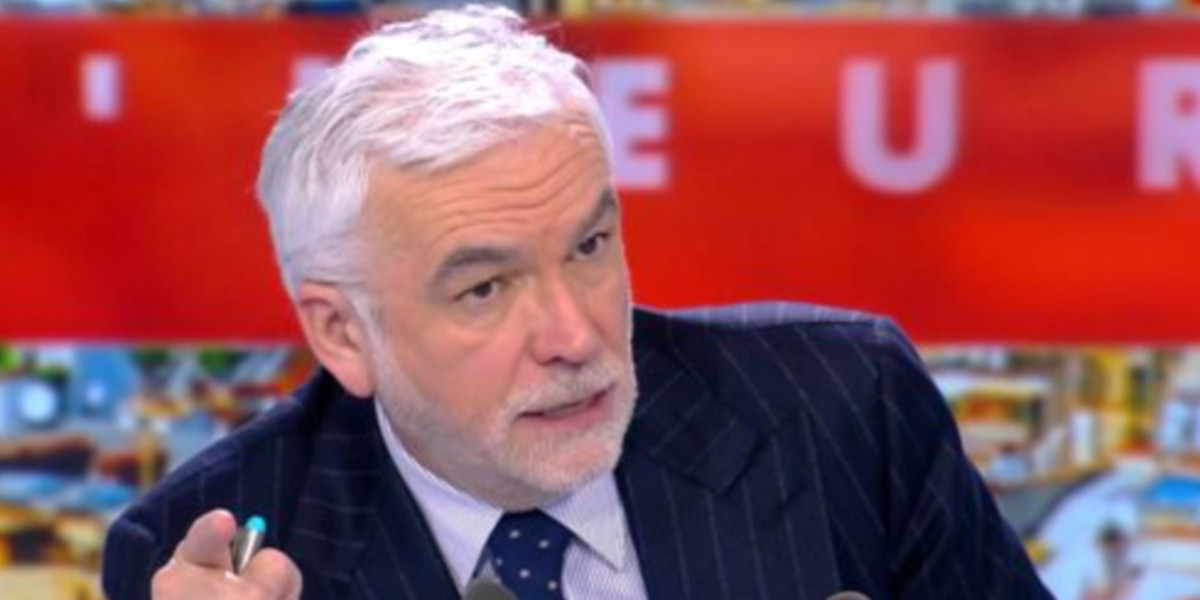 Pascal Praud et Élisabeth Lévy : Clash en direct sur le consentement