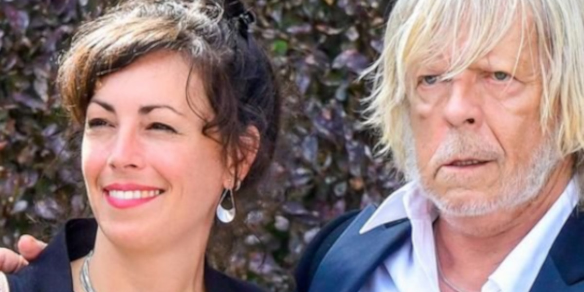 Renaud dit oui pour la troisième fois ! Il épouse sa compagne Cerise dans une cérémonie intime